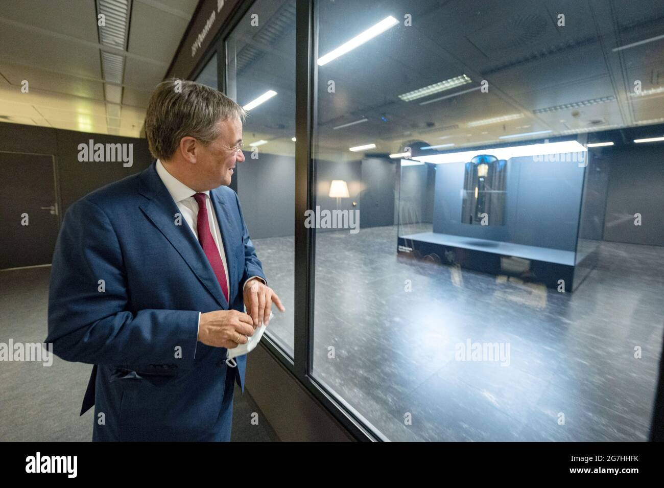 Quantum computer ibm system one hi-res stock photography and images - Alamy