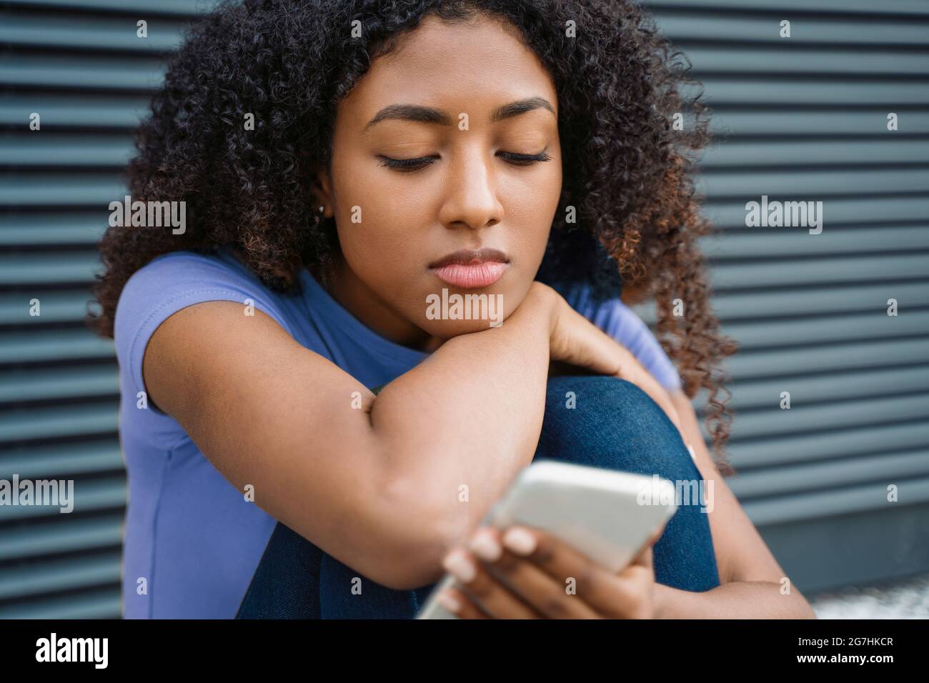 Native african with mobile phone hi-res stock photography and images ...