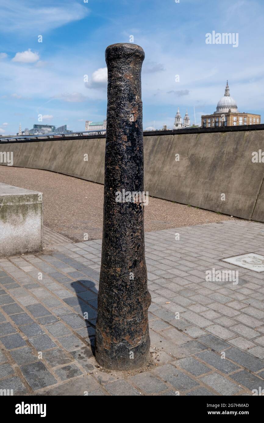 Bollard ii hi-res stock photography and images - Alamy