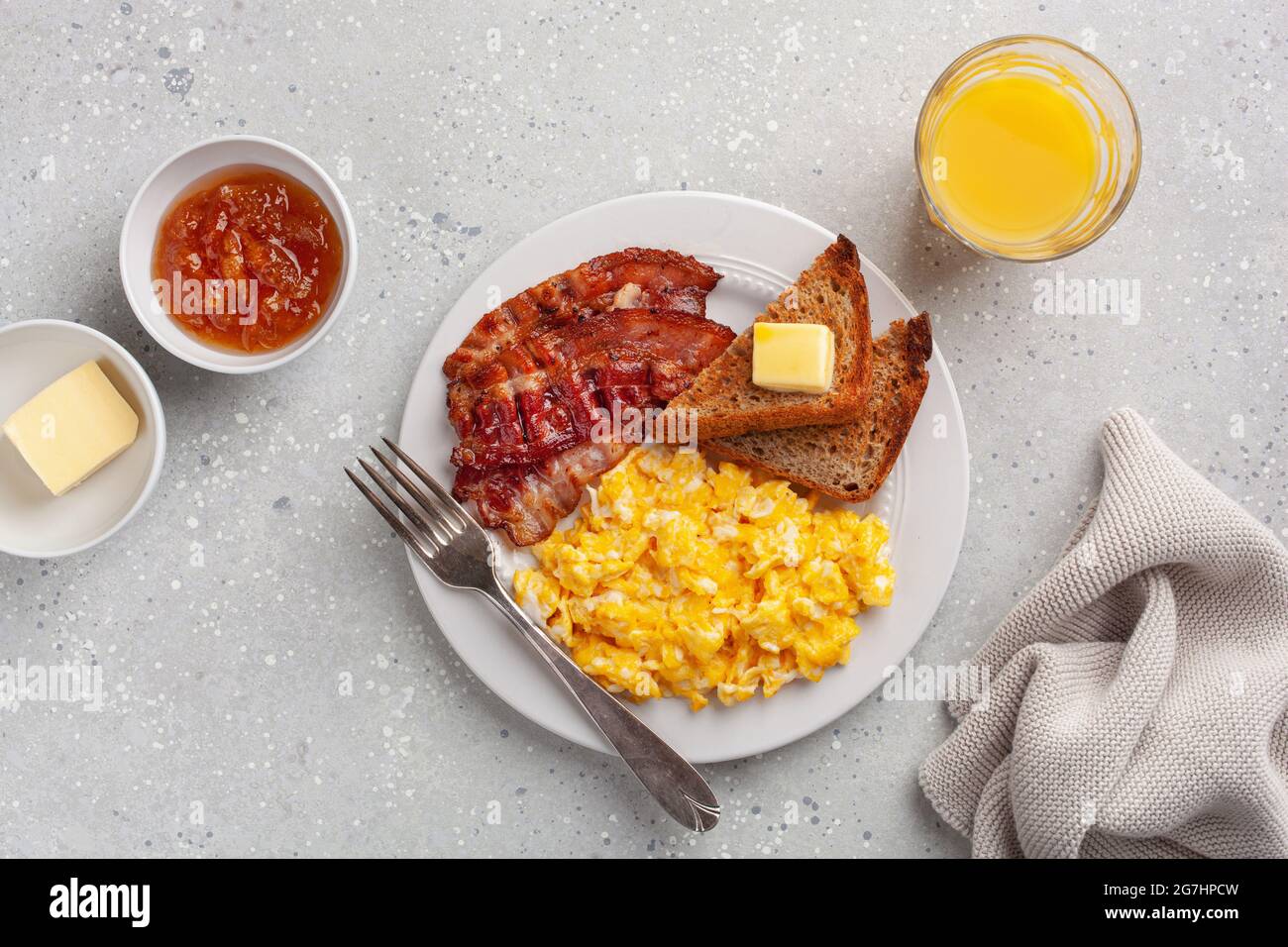 Breakfast scrambled egg bacon toast hi-res stock photography and images - Alamy