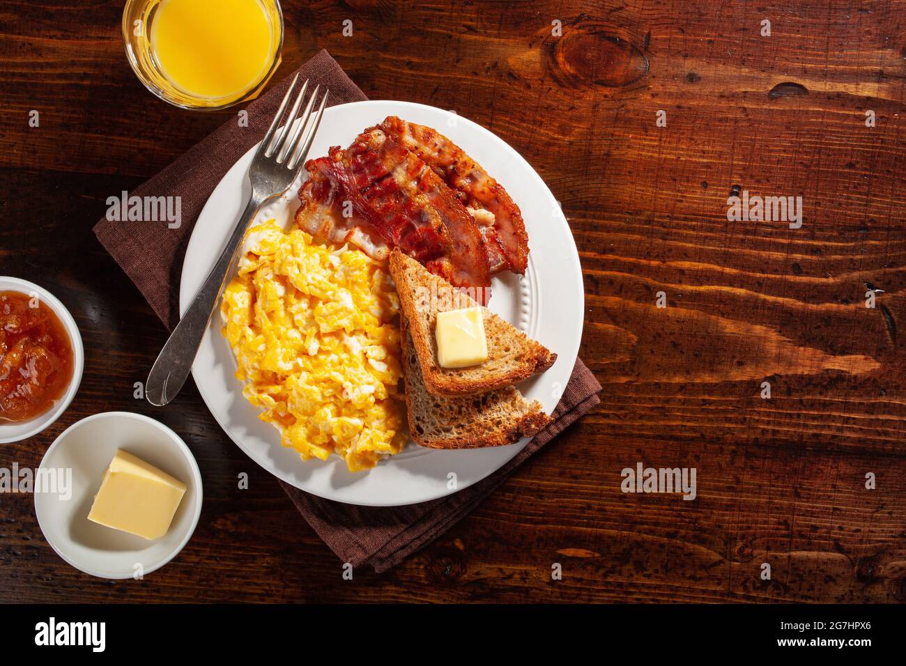 Breakfast scrambled egg bacon toast hi-res stock photography and images - Alamy