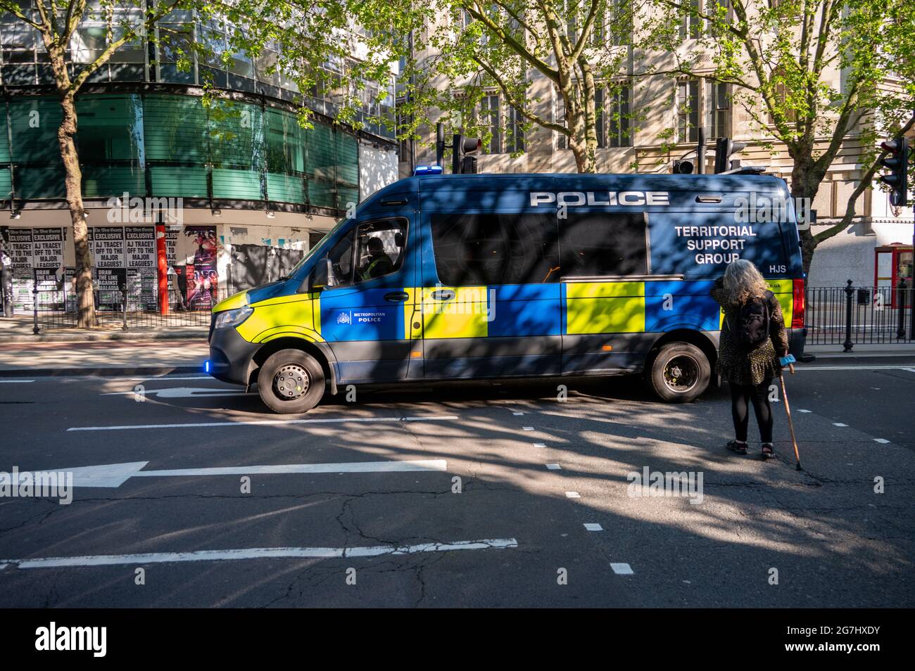 Metropolitan police territorial support group hi-res stock photography ...