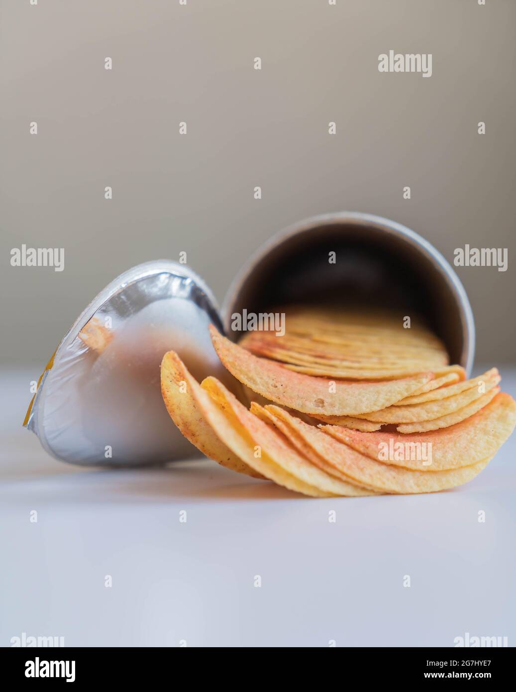 Potato chips on a plate hi-res stock photography and images - Alamy