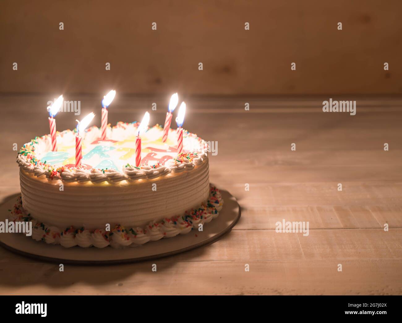 happy birthday cake on table Stock Photo - Alamy