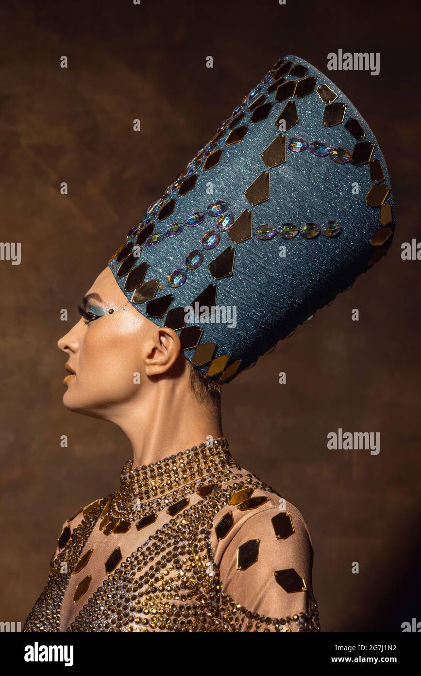 Close-up beautiful young woman in image of Nefertiti in art performance ...