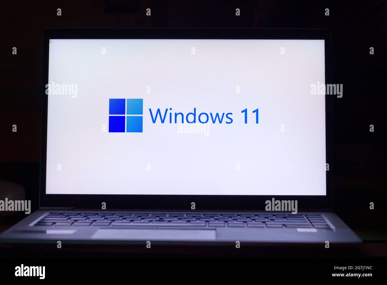 Windows 11 beta hi-res stock photography and images - Alamy