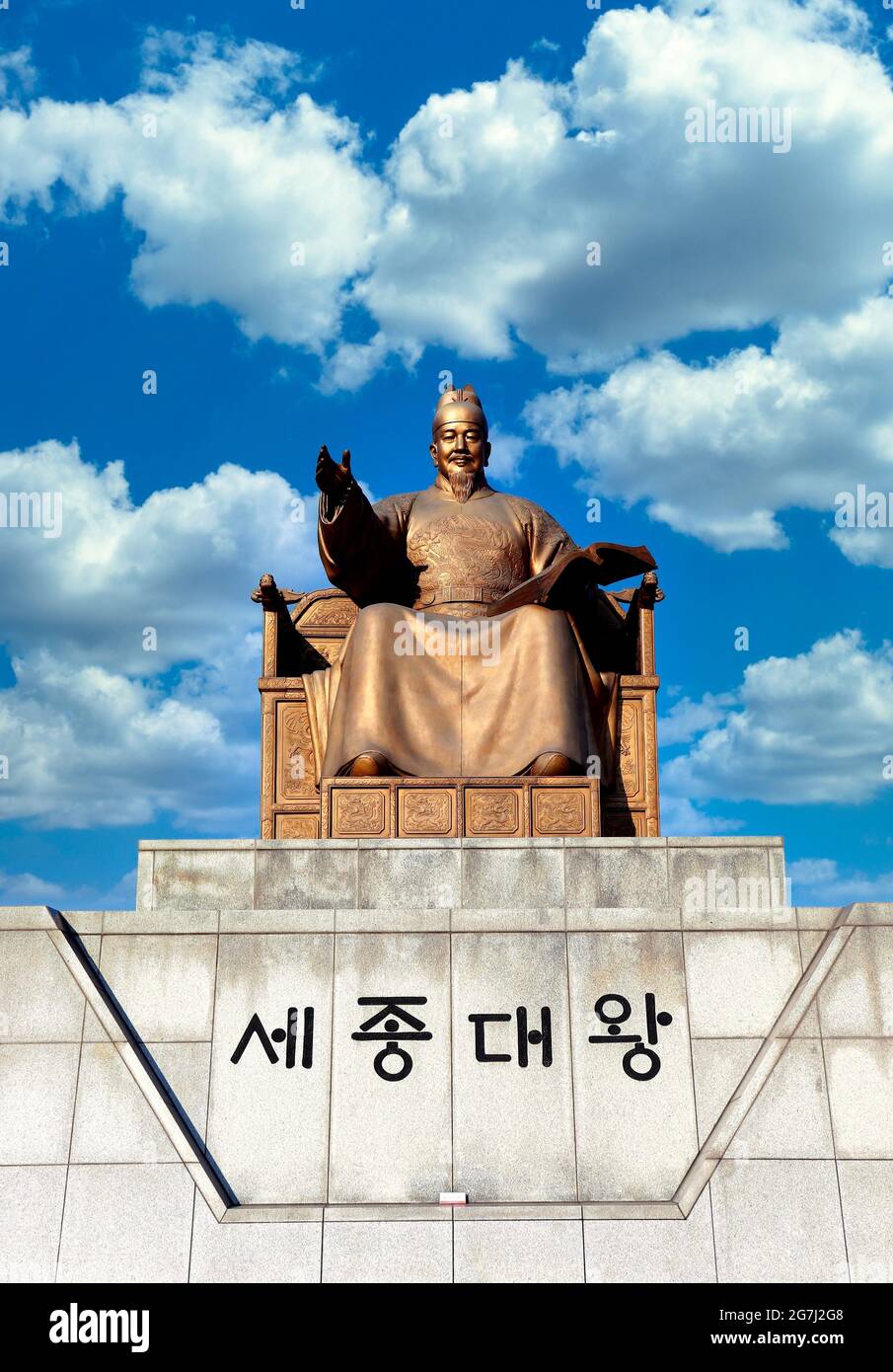 Statue of Sejong the Great King at Gwanghwamun Plaza in Seoul, South ...