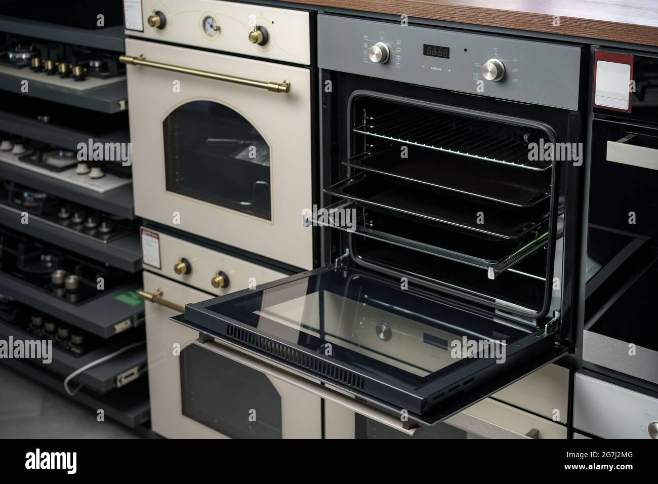 Commercial ovens hi-res stock photography and images - Alamy