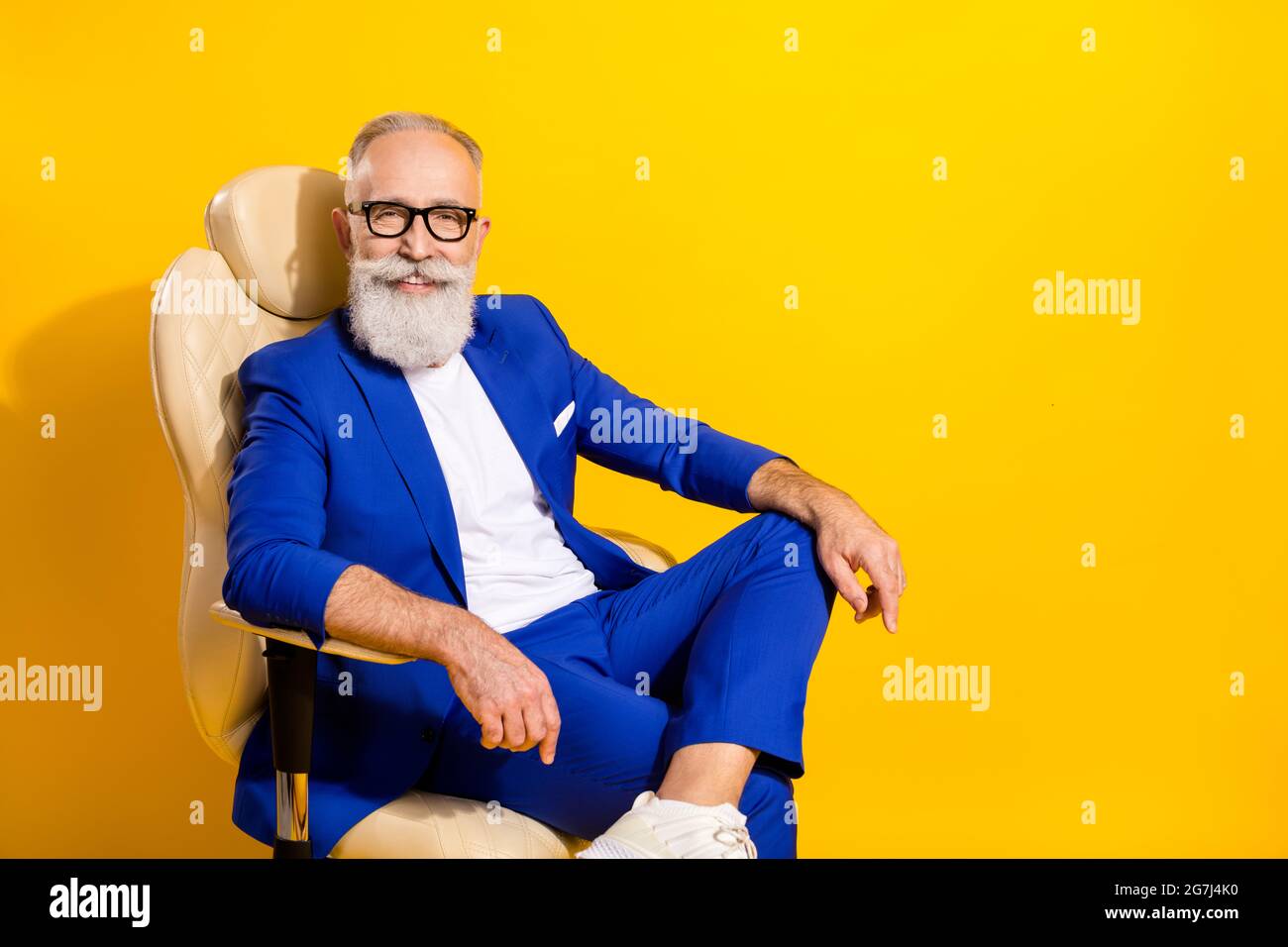 Portrait director blue suit hi-res stock photography and images - Alamy