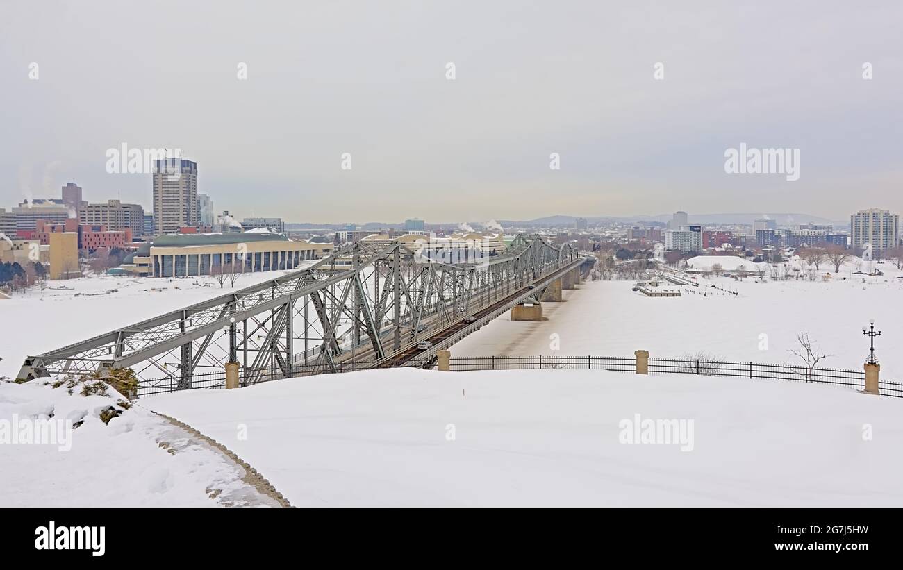 Alexandra bridge over river hi-res stock photography and images - Alamy
