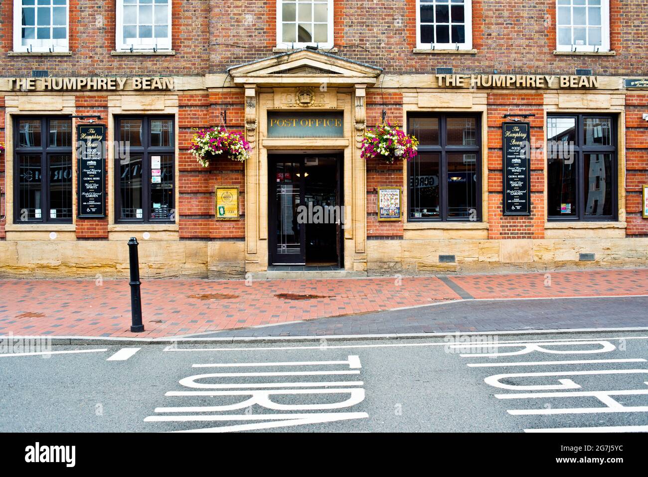 Wetherspoon Pub ex post office, Tonbridge, Kent, England Stock Photo ...