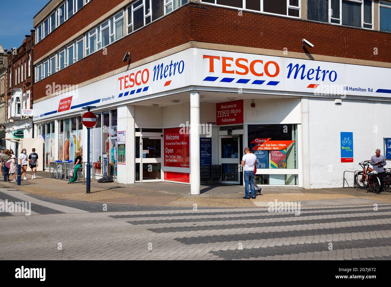 Tesco metro hi-res stock photography and images - Alamy
