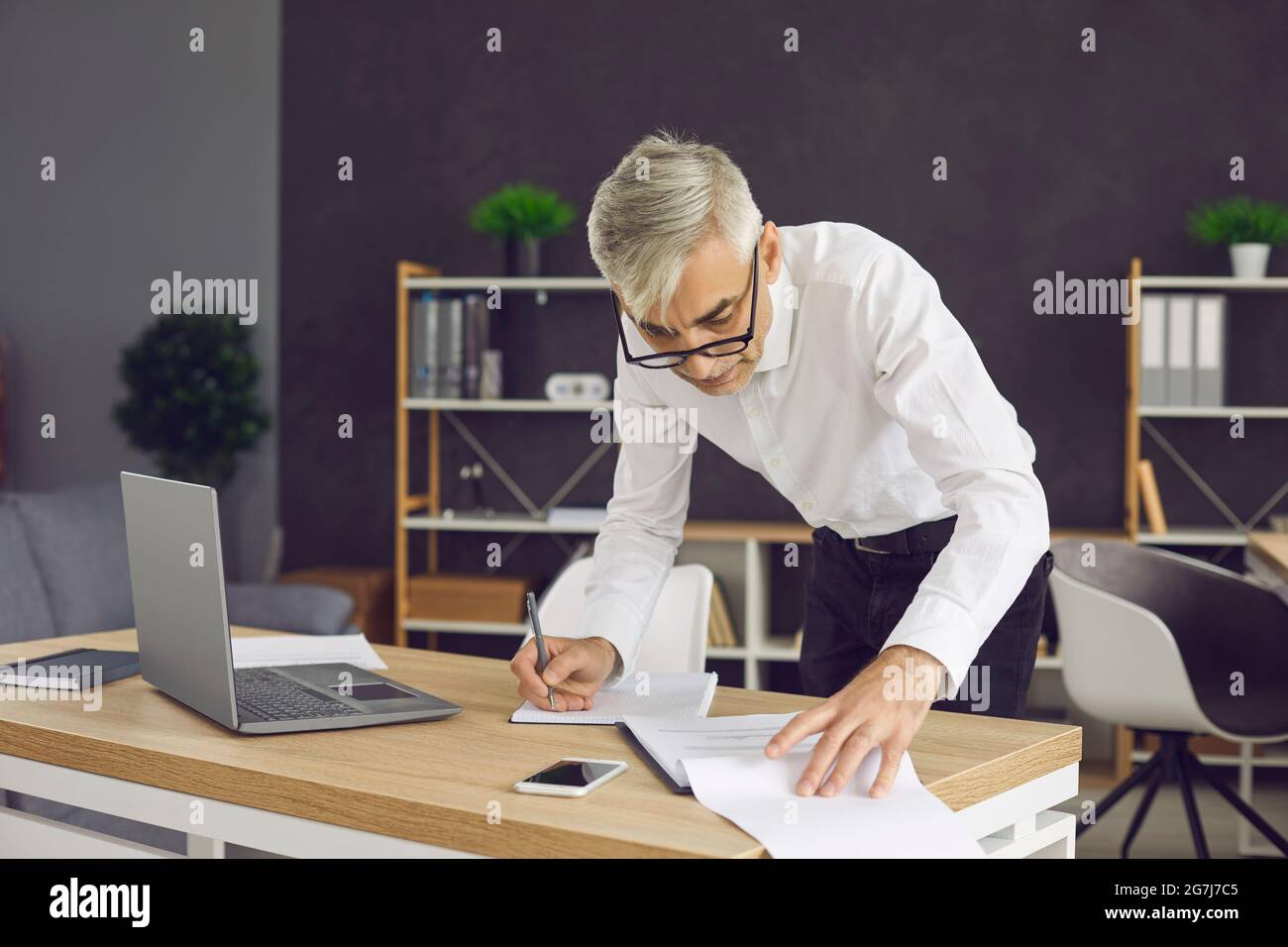 Workflow document hi-res stock photography and images - Alamy