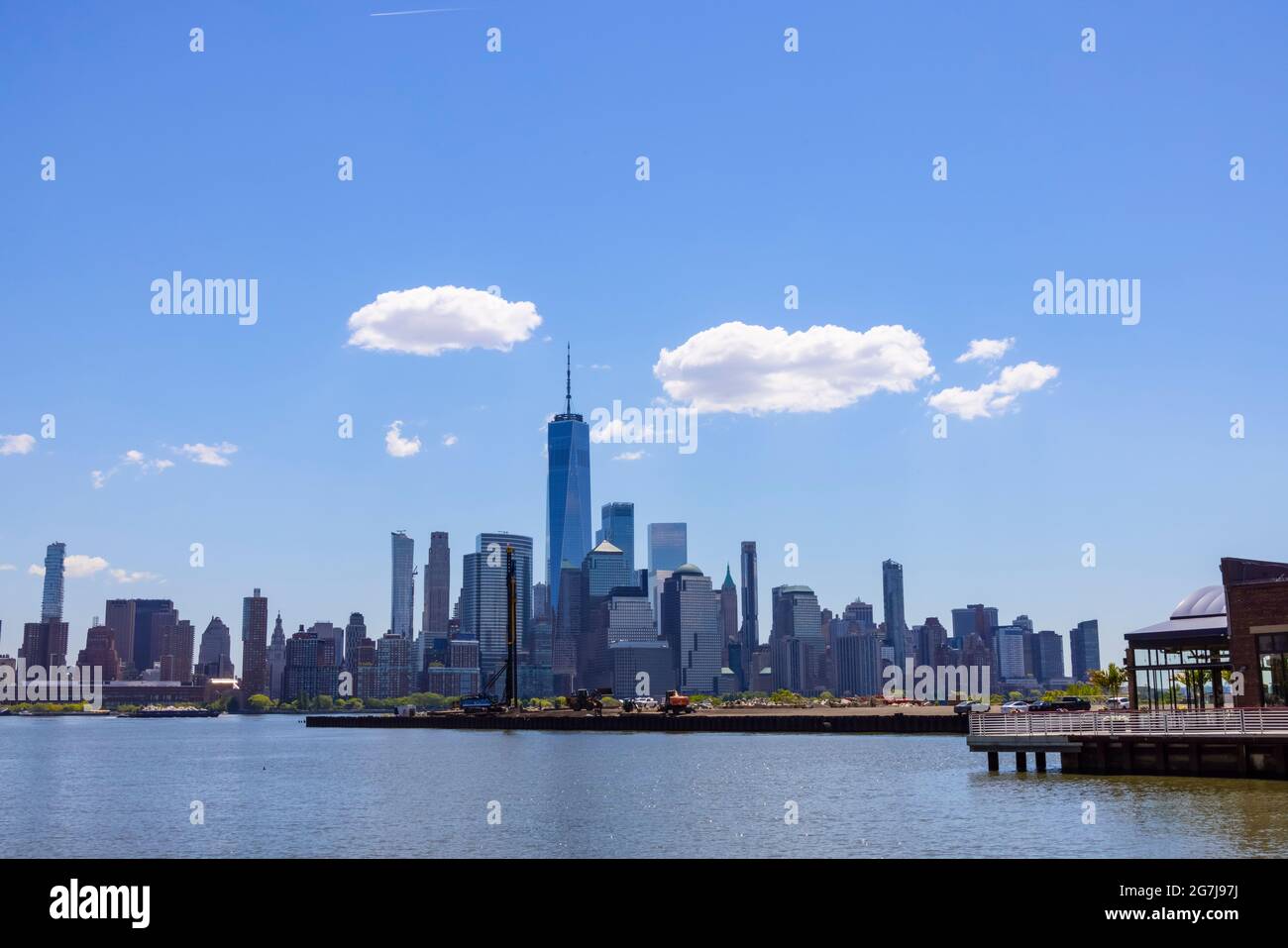 Unique shape clouds float over the Lower Manhattan skyscraper in ...