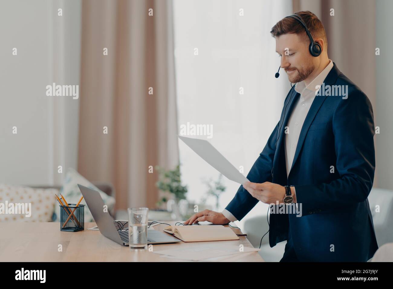 Male receptionist notes hi-res stock photography and images - Alamy