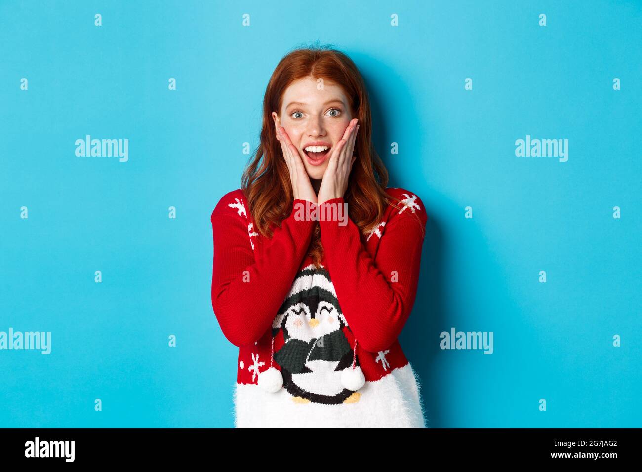 Winter holidays and Christmas Eve concept. Excited redhead girl in xmas ...