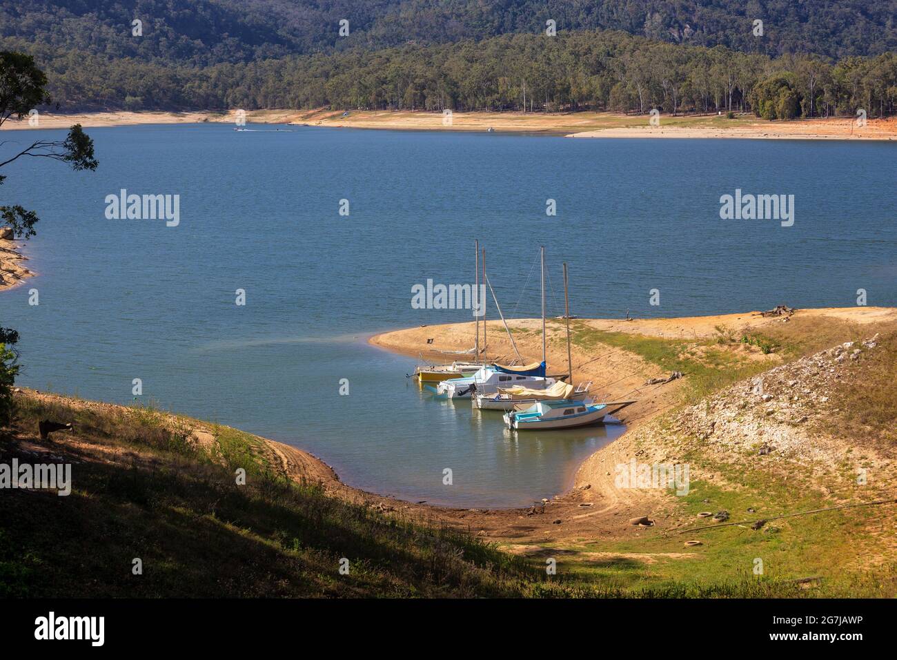 Recreational boats on Lake Tinaroo in Queensland, Australia duri Stock ...