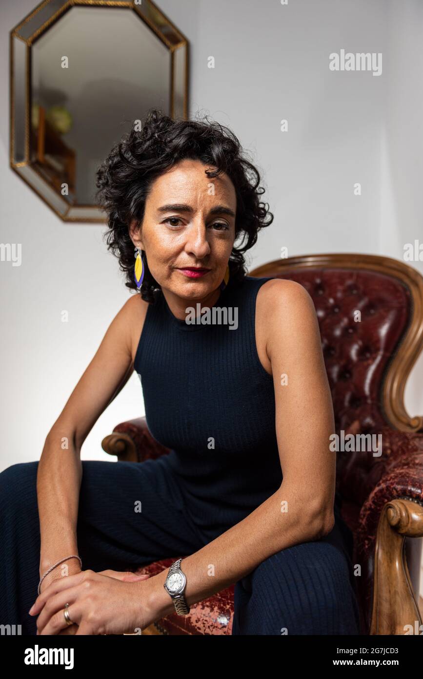 Indoor portrait sit hi-res stock photography and images - Alamy