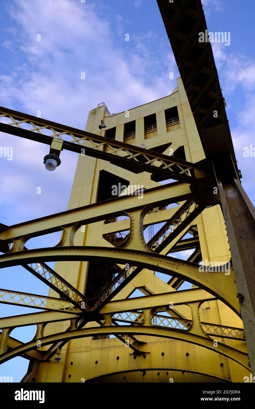 Yellow bridge architecture hi-res stock photography and images - Alamy