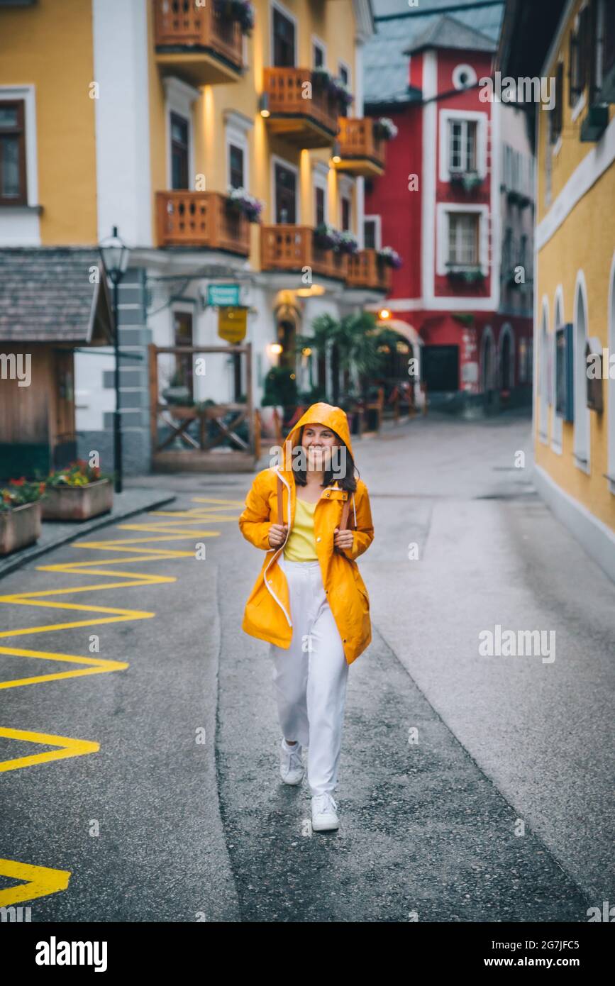 Buildings streets hallstatt austria hi-res stock photography and images ...