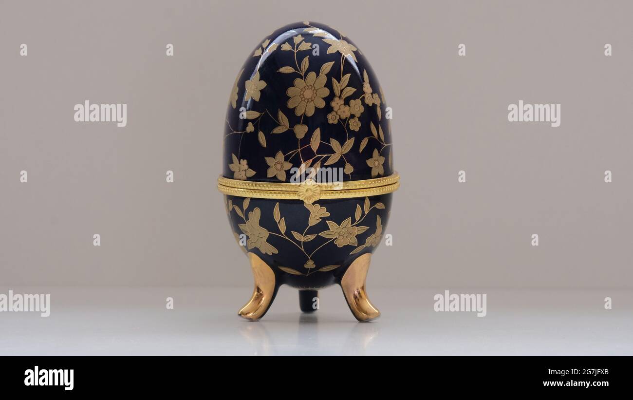 Faberge eggs hi-res stock photography and images - Alamy