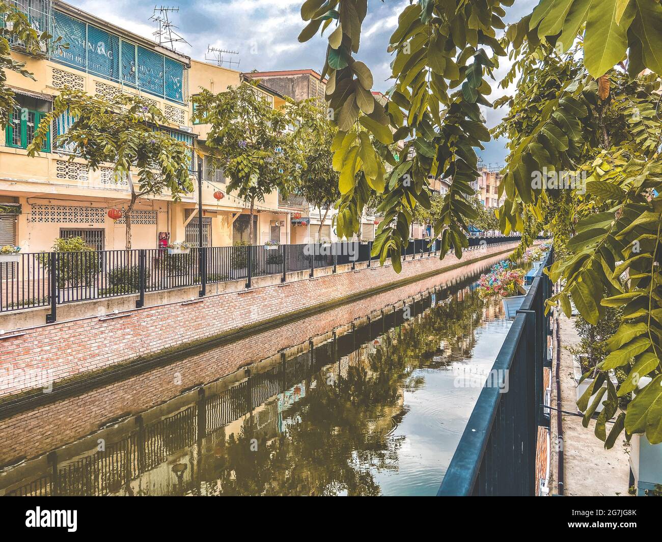 Khlong Ong Ang Canal, in Chinatown, Bangkok, Thailand. High quality ...