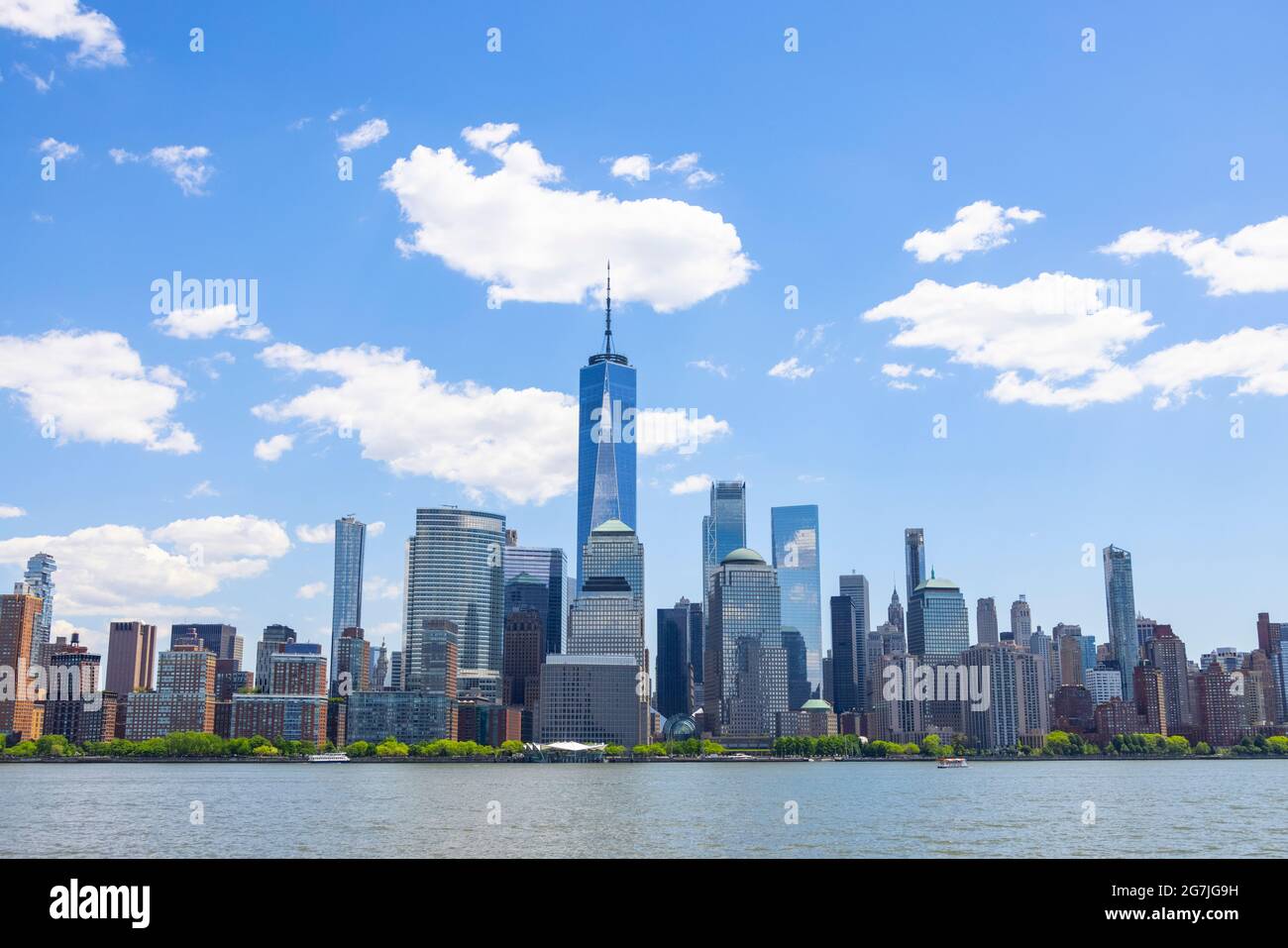 Unique shape clouds float over the Lower Manhattan skyscraper in ...