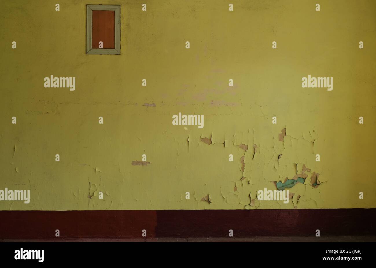 Shabby chic wall hi-res stock photography and images - Alamy