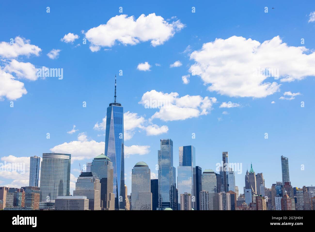 Unique shape clouds float over the Lower Manhattan skyscraper in ...