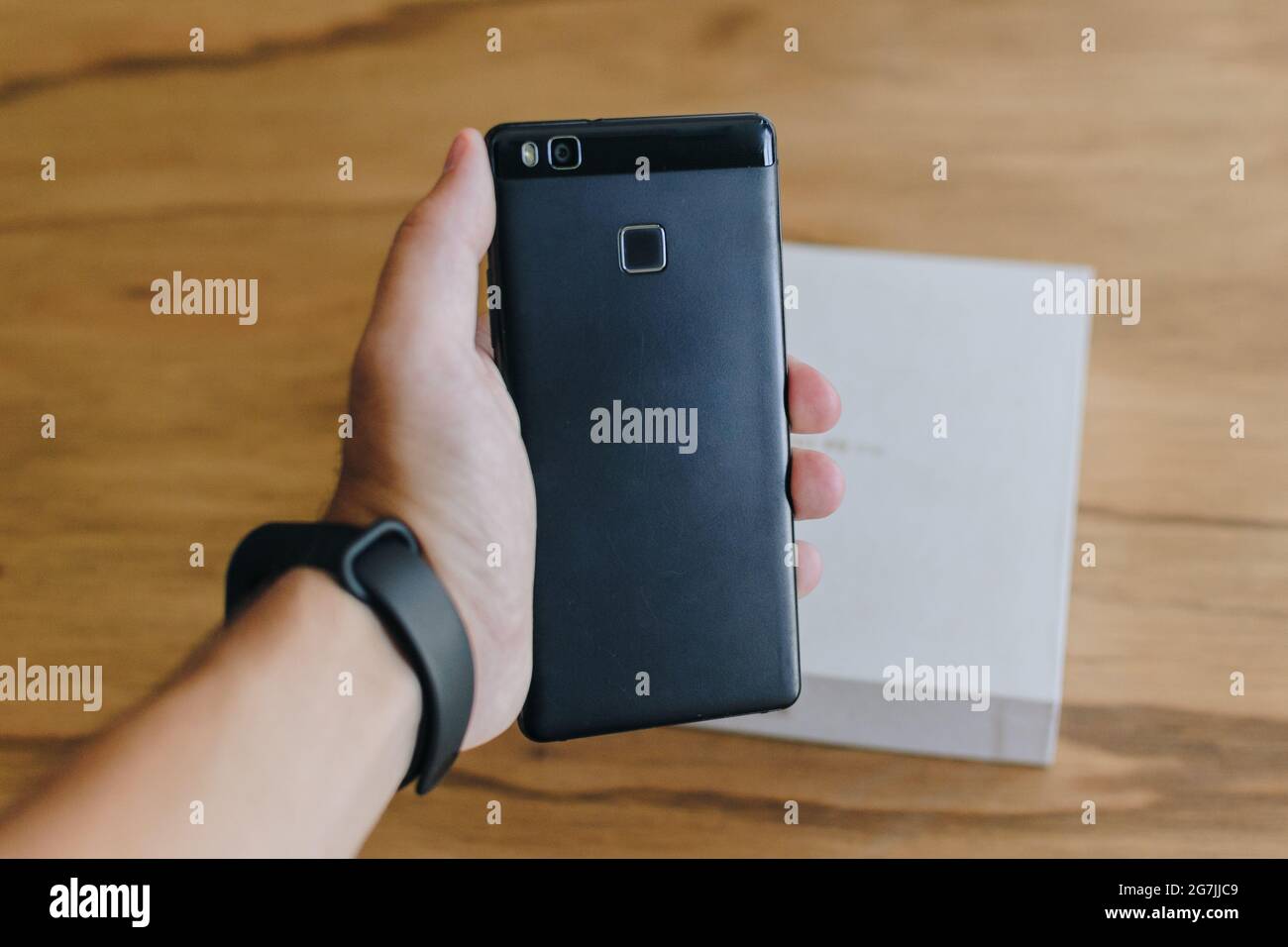 Tech reviewer hi-res stock photography and images - Alamy