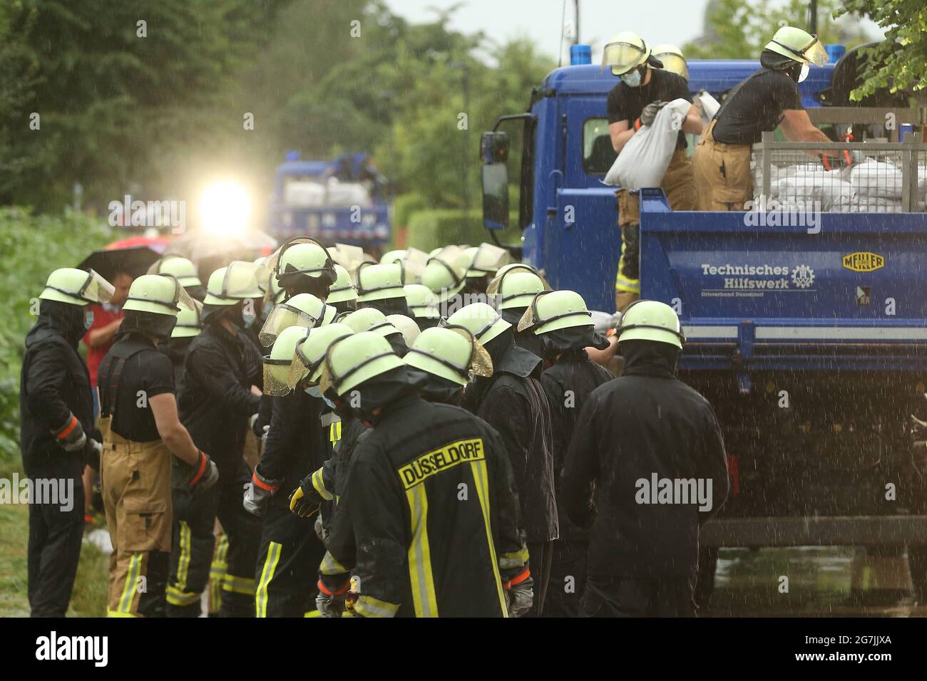 Firefighters work stop water hi-res stock photography and images - Alamy