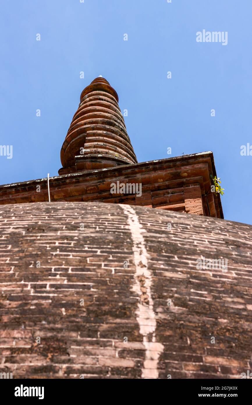 Buddhist religious old ancient monuments of Sri Lanka Stock Photo - Alamy
