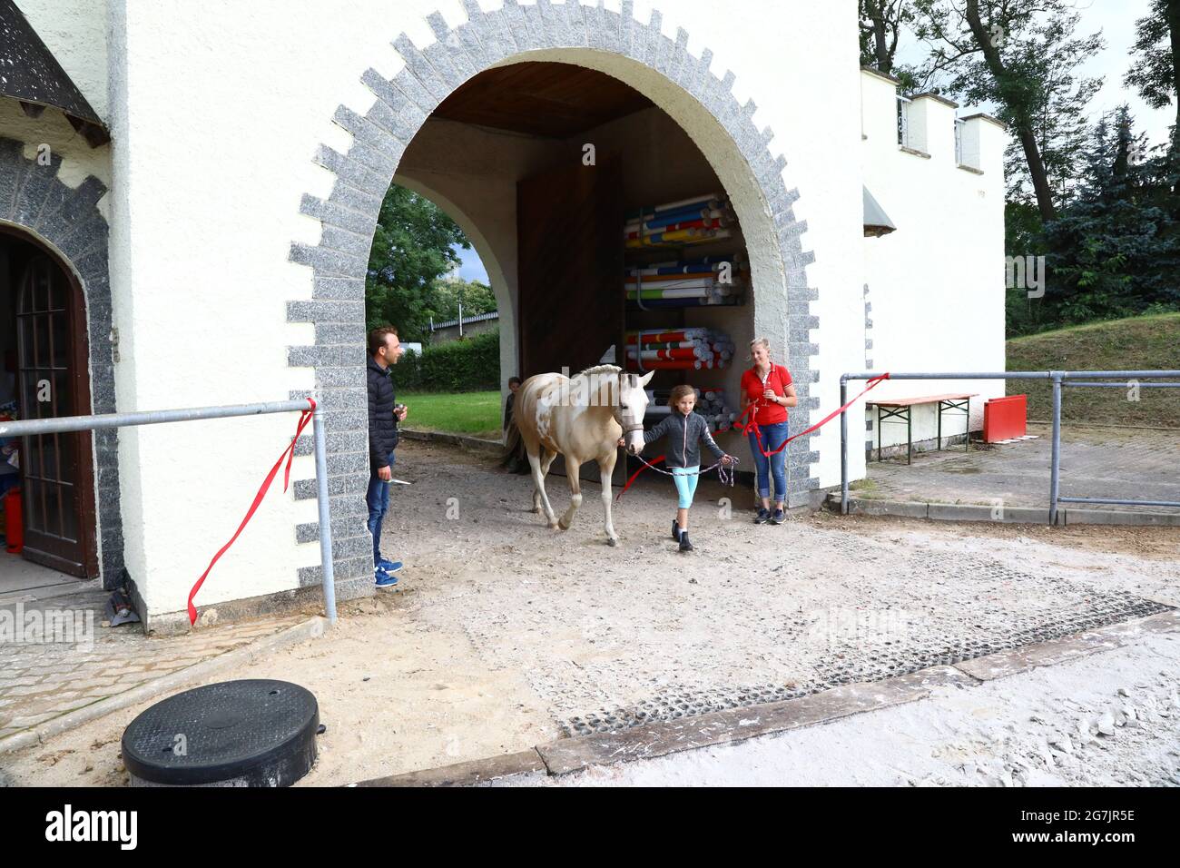 Die Sächsischen Meister in der offenen Klasse Tina Kage (Dressur) und ...