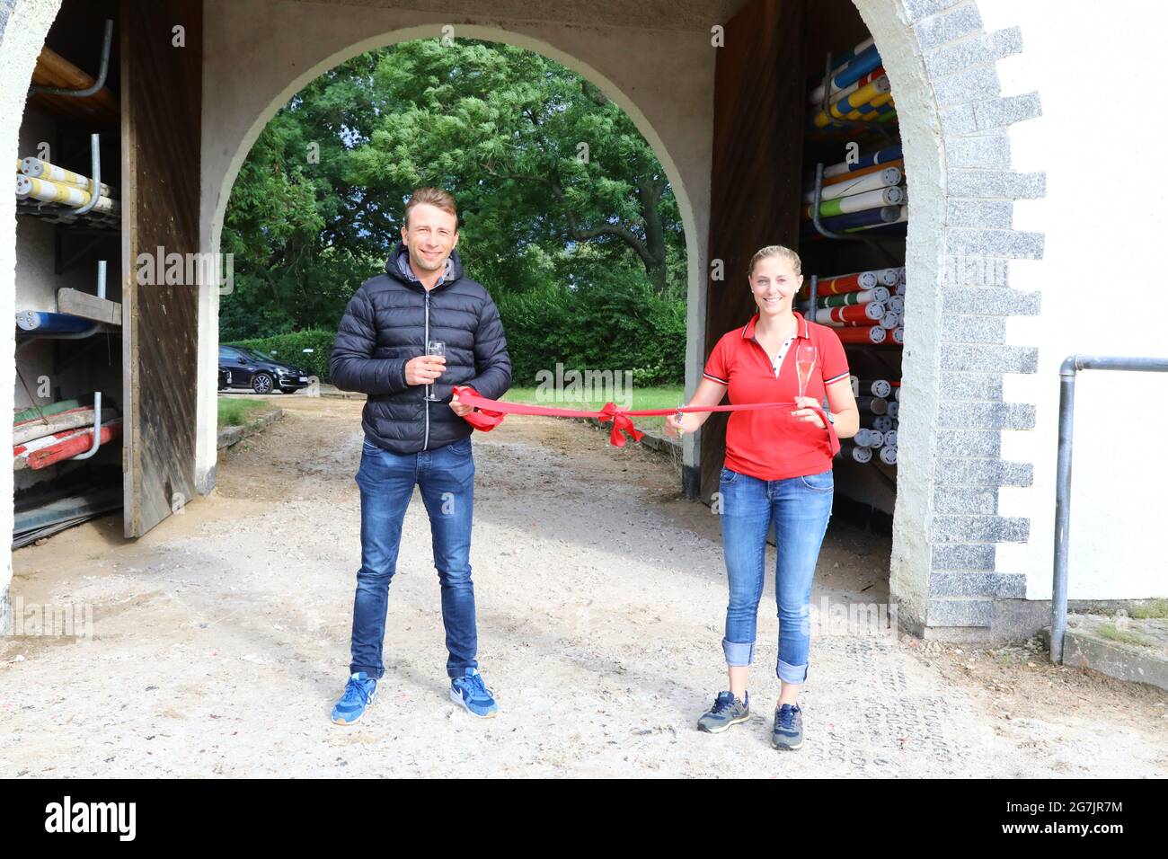 Die Sächsischen Meister in der offenen Klasse Tina Kage (Dressur) und ...