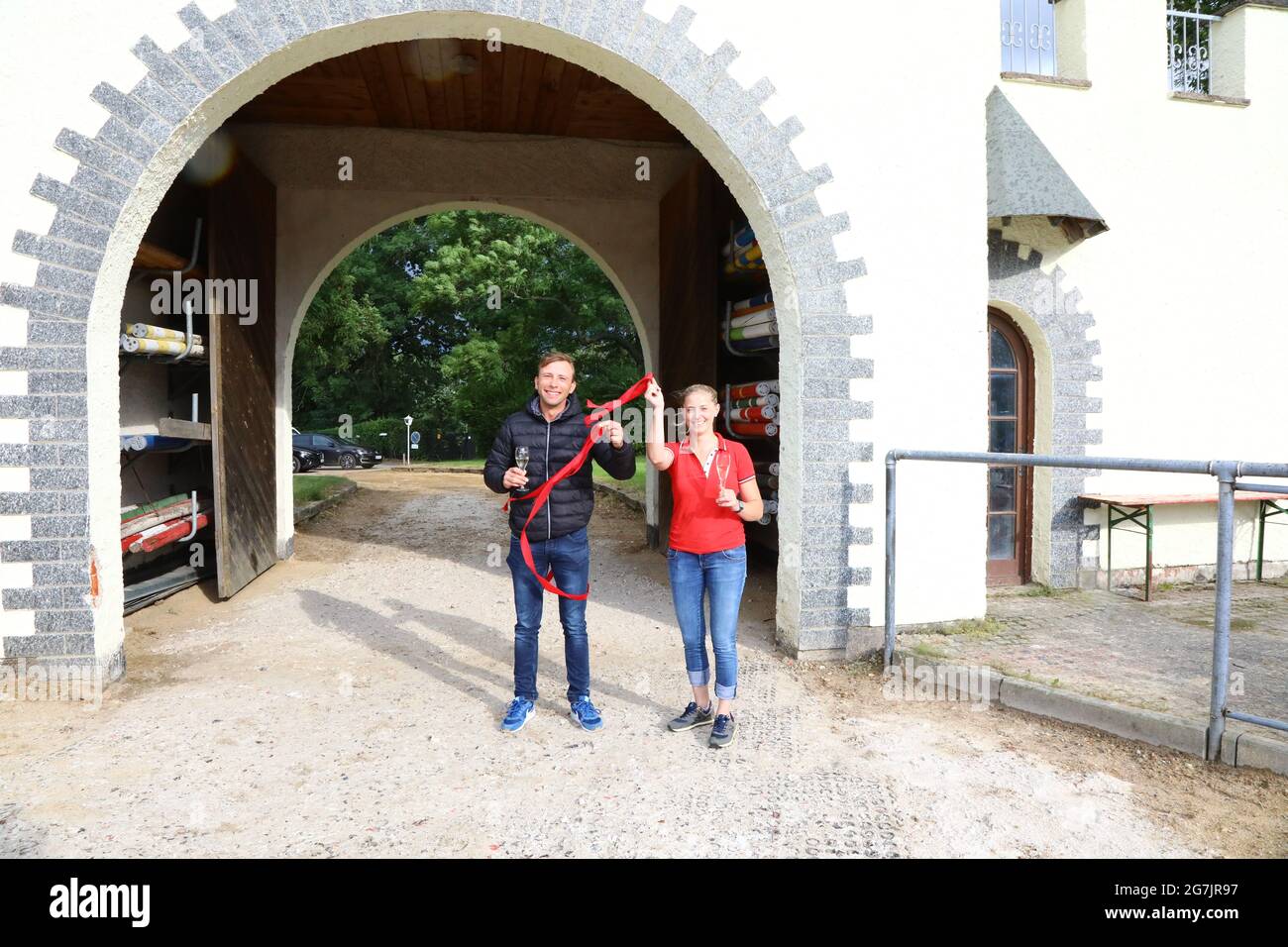 Die Sächsischen Meister in der offenen Klasse Tina Kage (Dressur) und ...