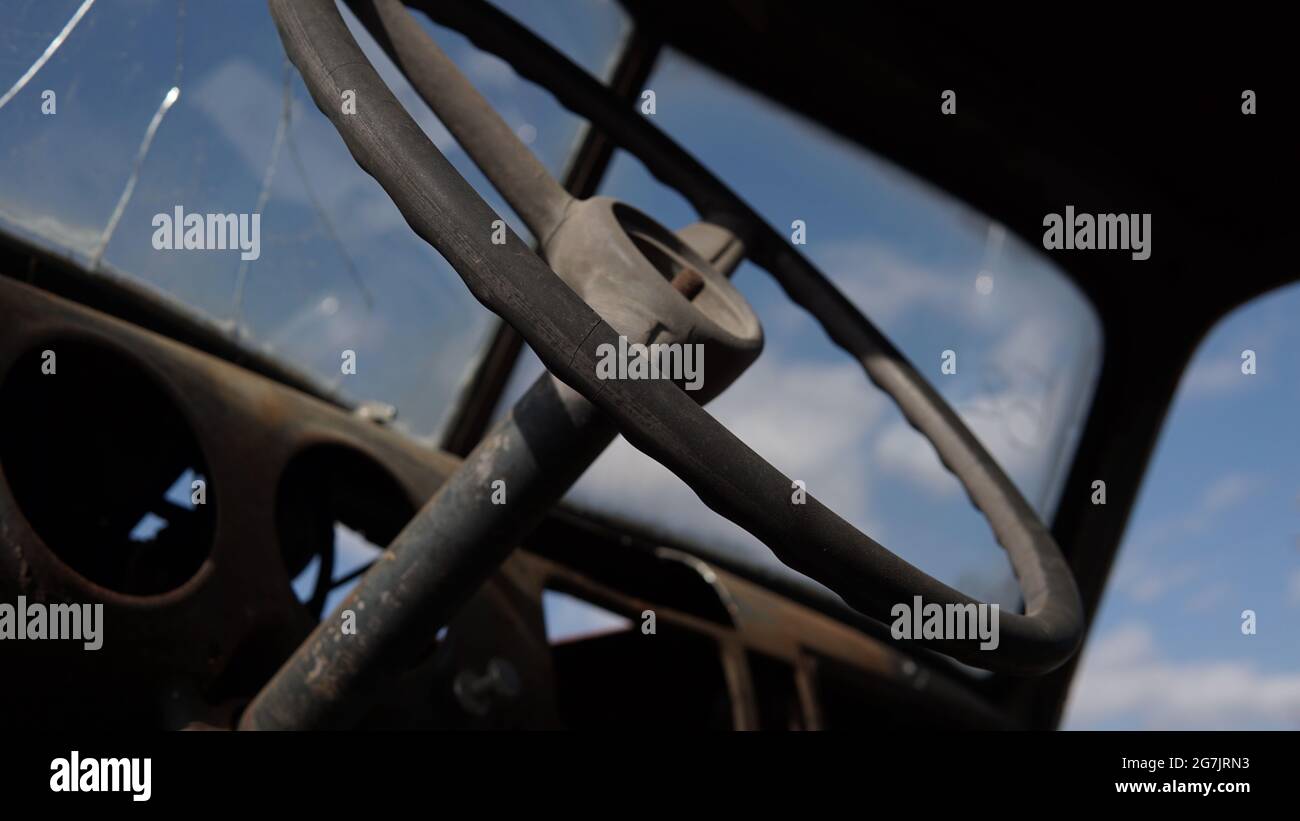 Damaged parts hi-res stock photography and images - Alamy