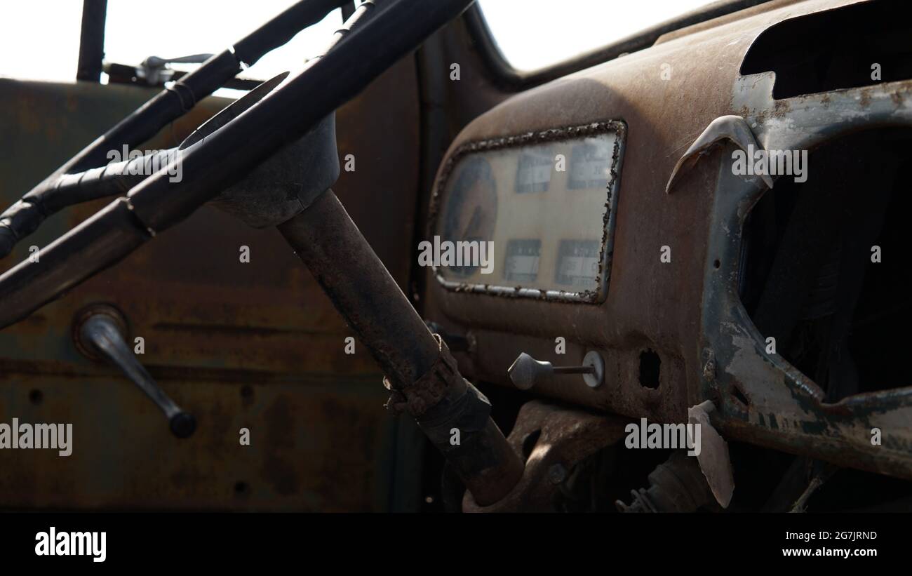 Damaged parts hi-res stock photography and images - Alamy