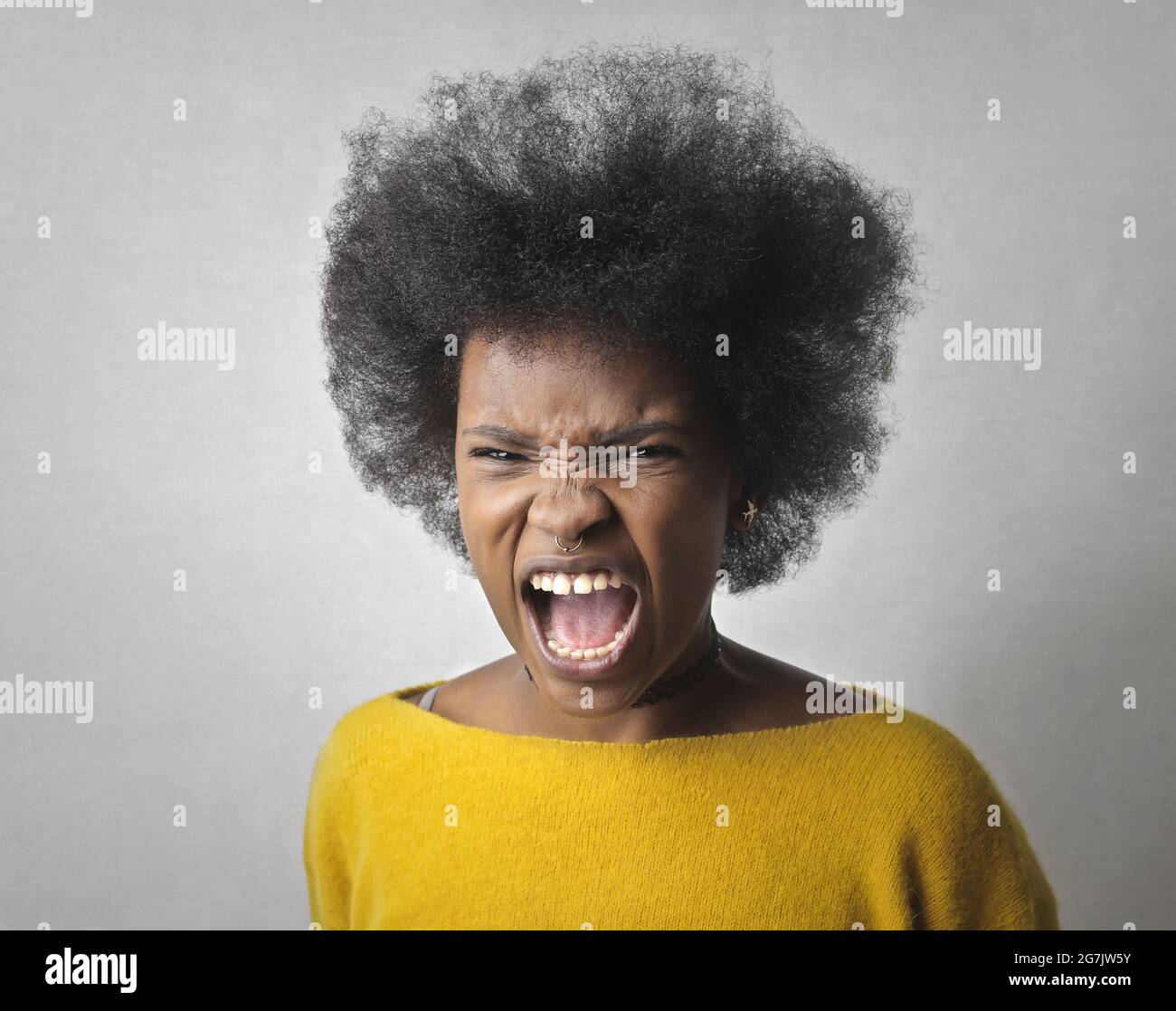 Angry woman screaming short hi-res stock photography and images - Alamy