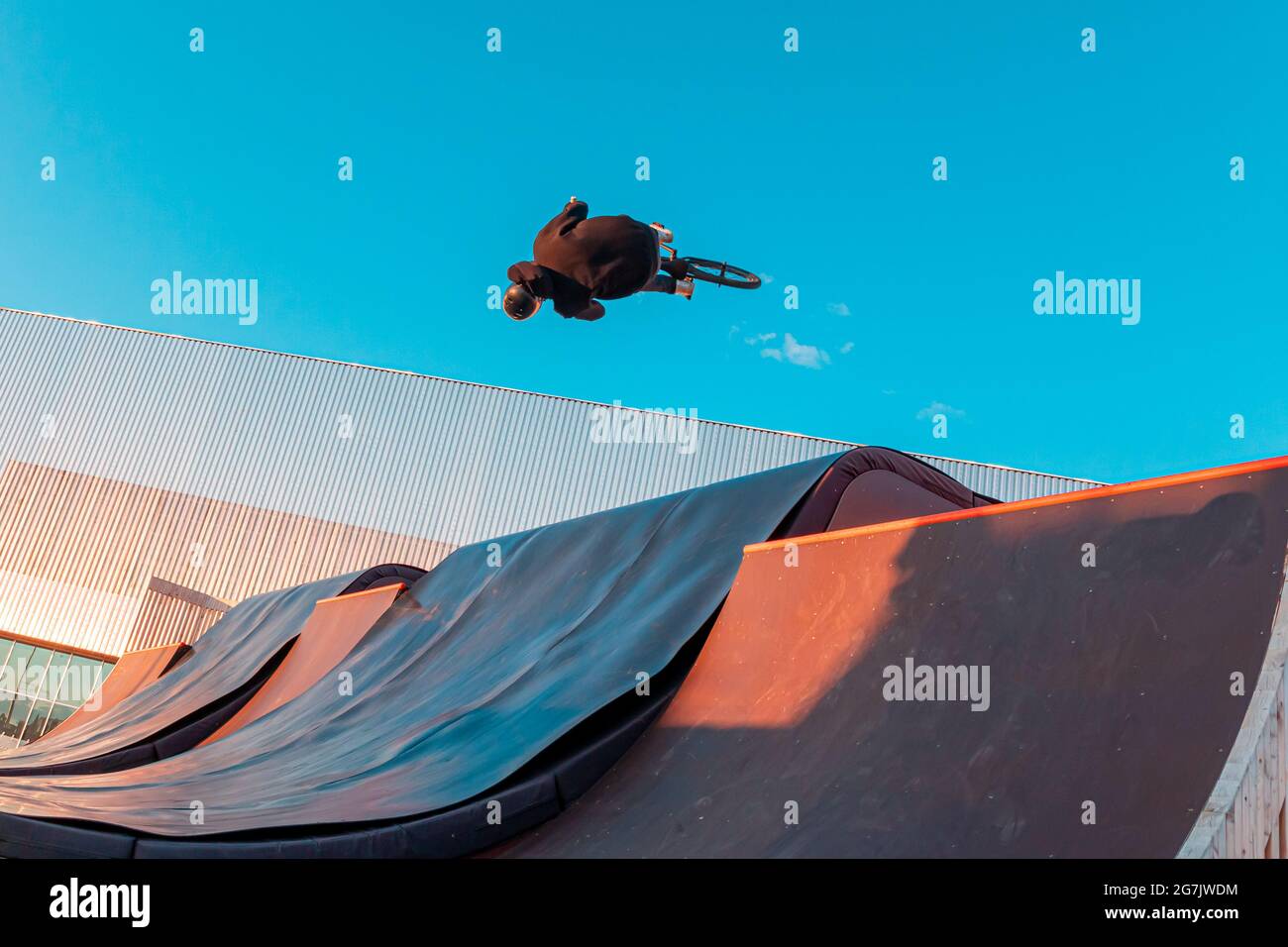 Bmx rider doing trick on ramp in skate park. Sports, extreme sports ...