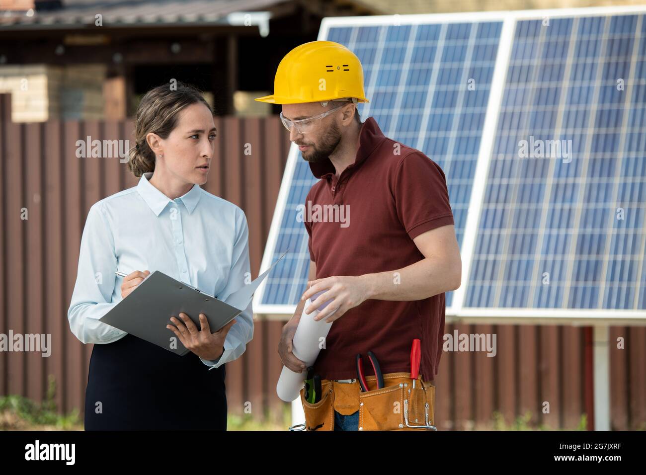 Construction worker helmet male serious hi-res stock photography and ...