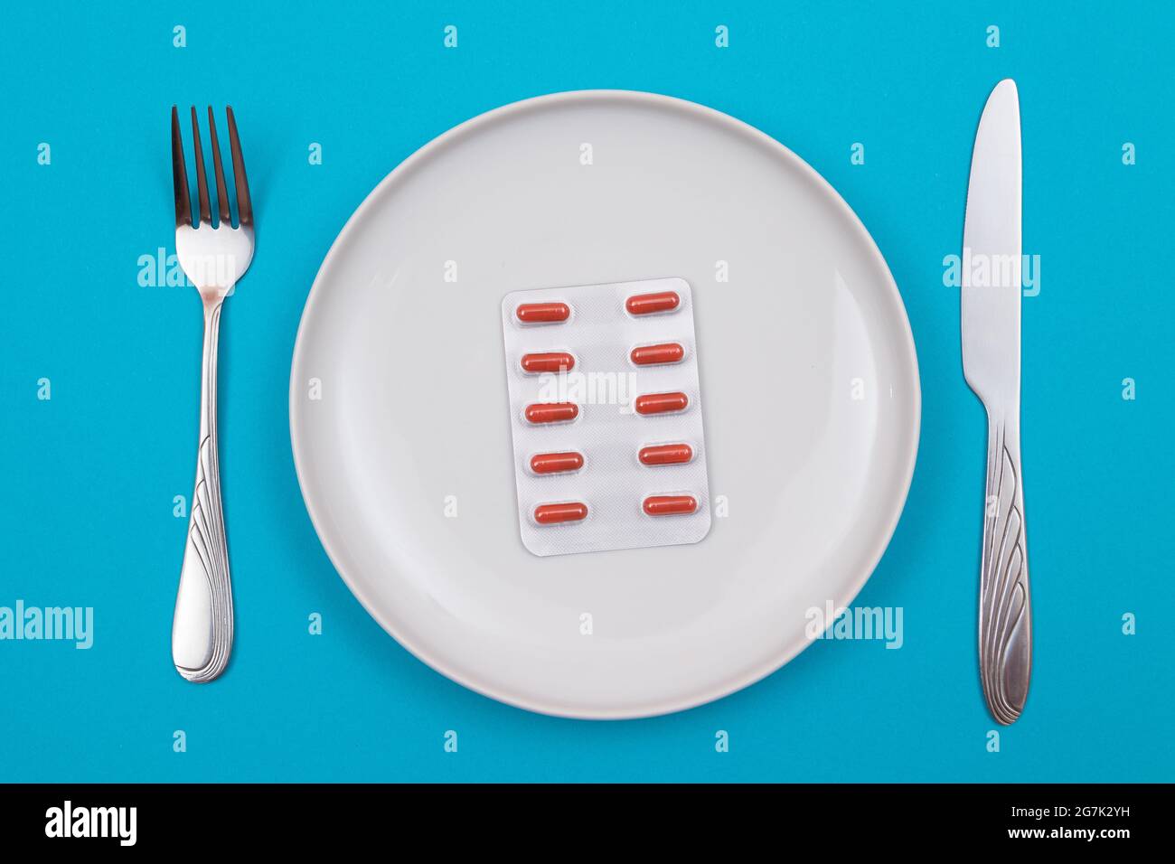 Blue pill on plate hi-res stock photography and images - Alamy