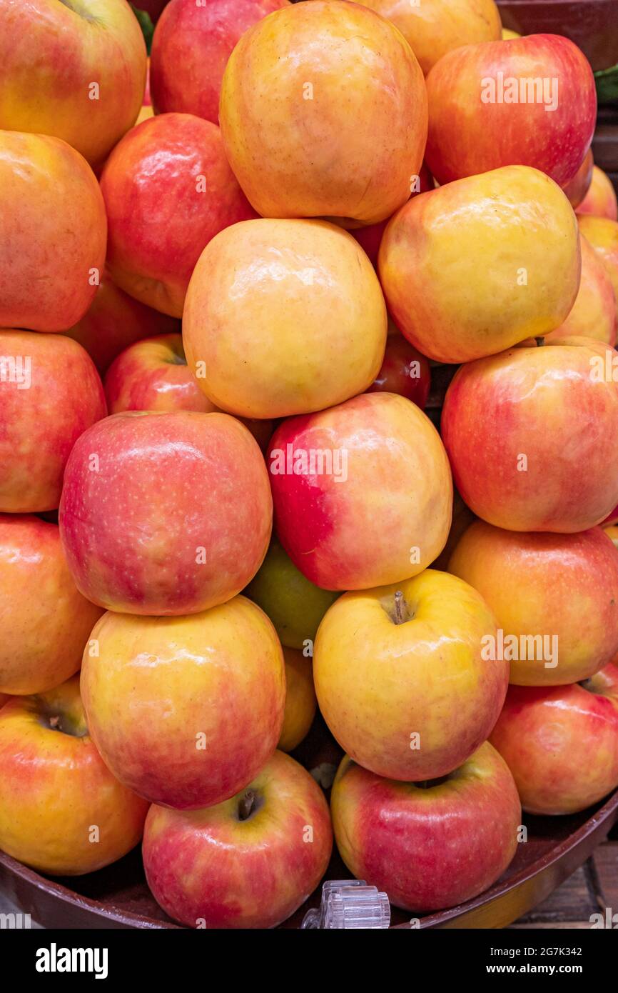 Farmers Picking Apples High Resolution Stock Photography and Images - Alamy