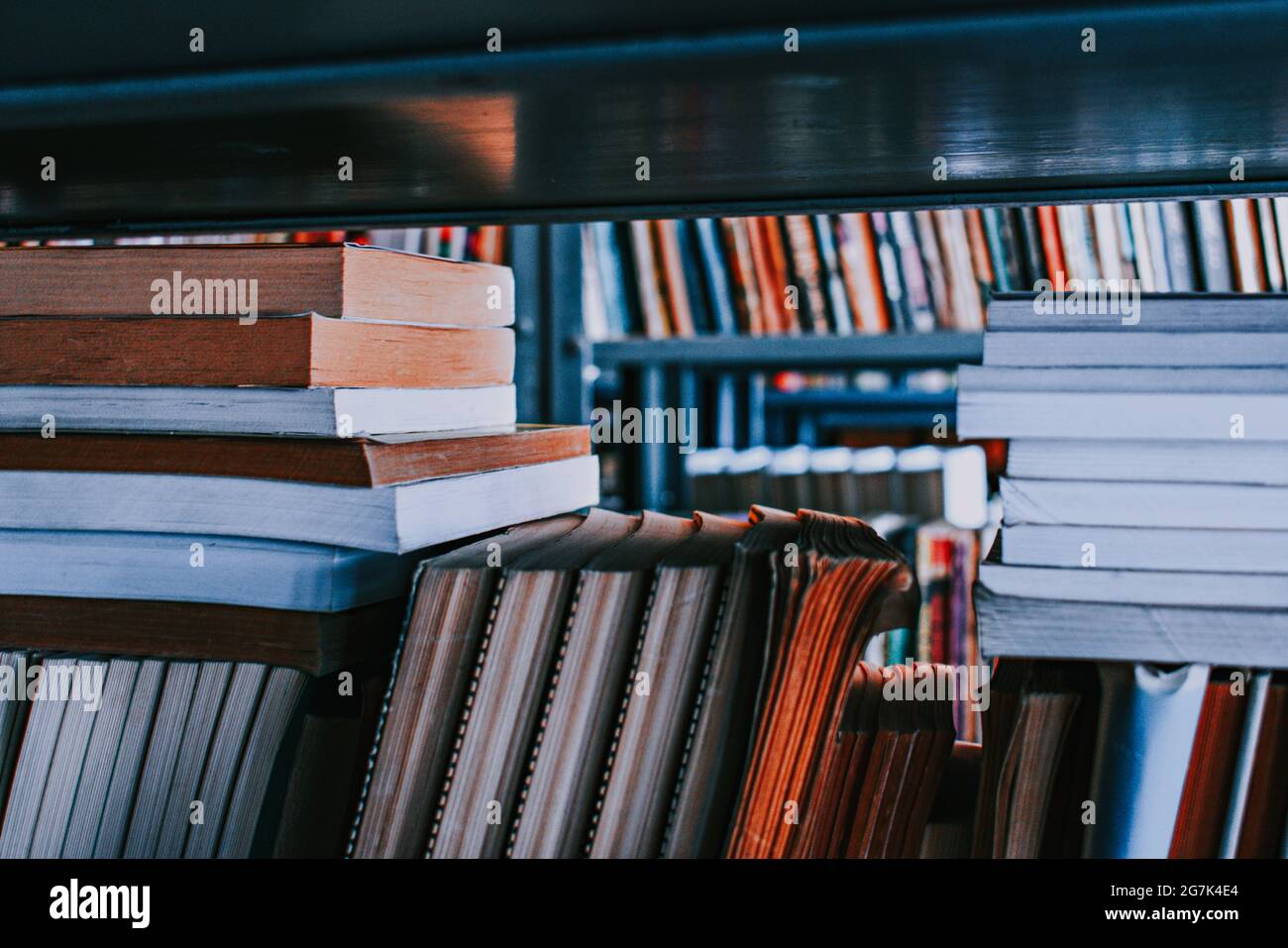 Stack of books on a shelf in the public library Stock Photo - Alamy