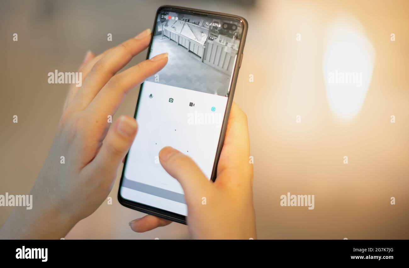 Female security guard cctv hi-res stock photography and images - Alamy