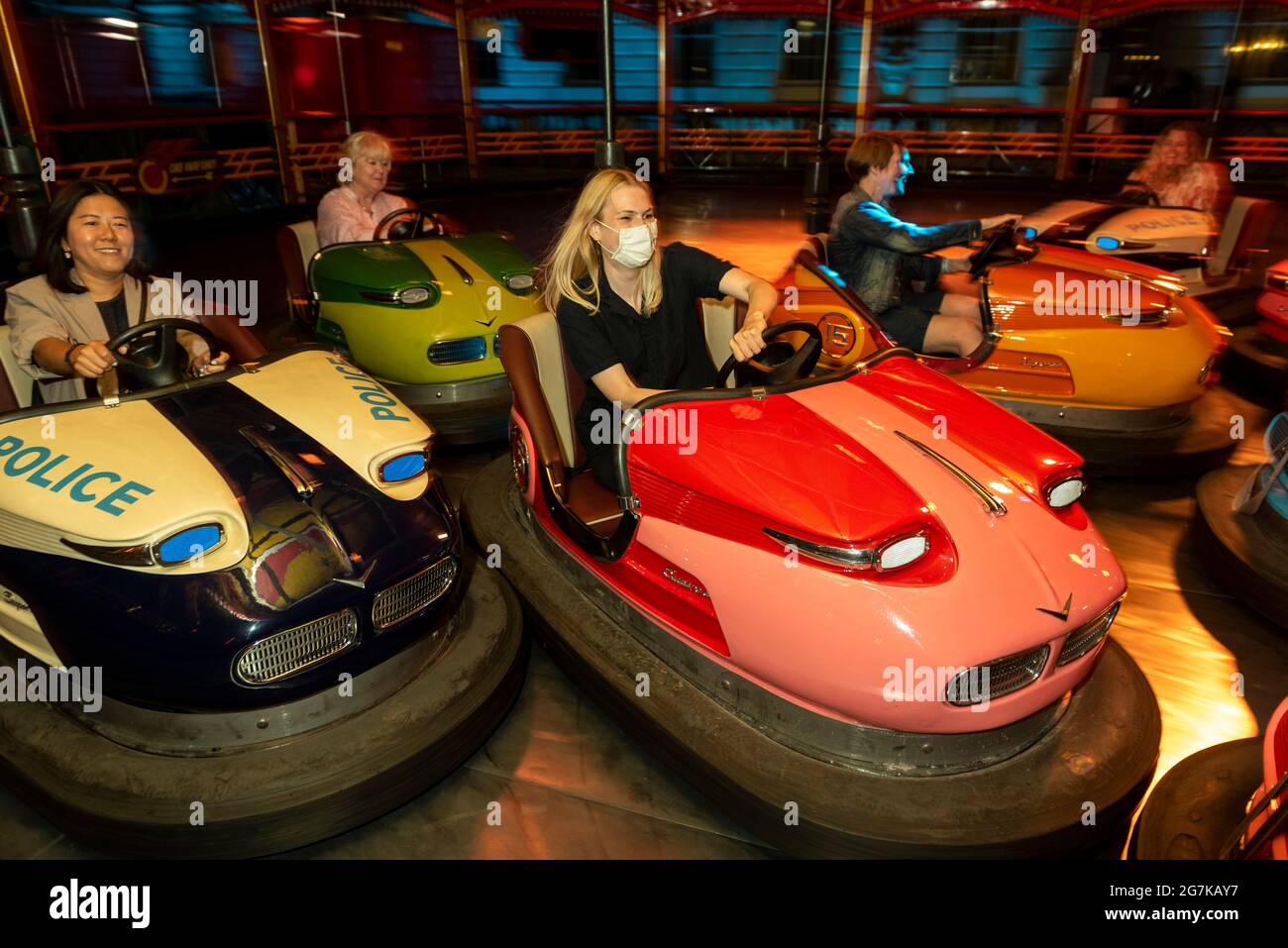 Full sized pods hi-res stock photography and images - Alamy