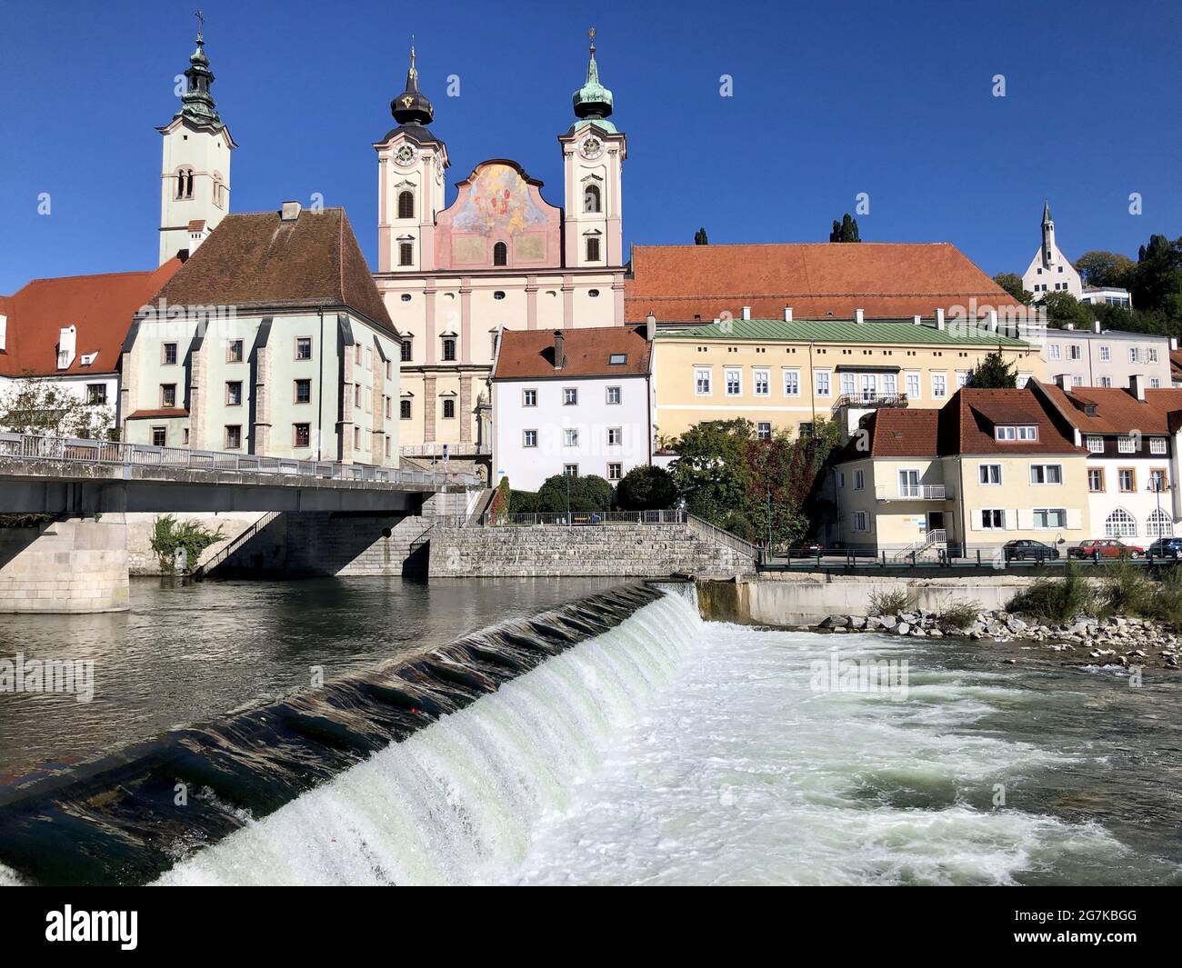 Cityscape of Steyr with church St. Michael above river, Upper Austria ...