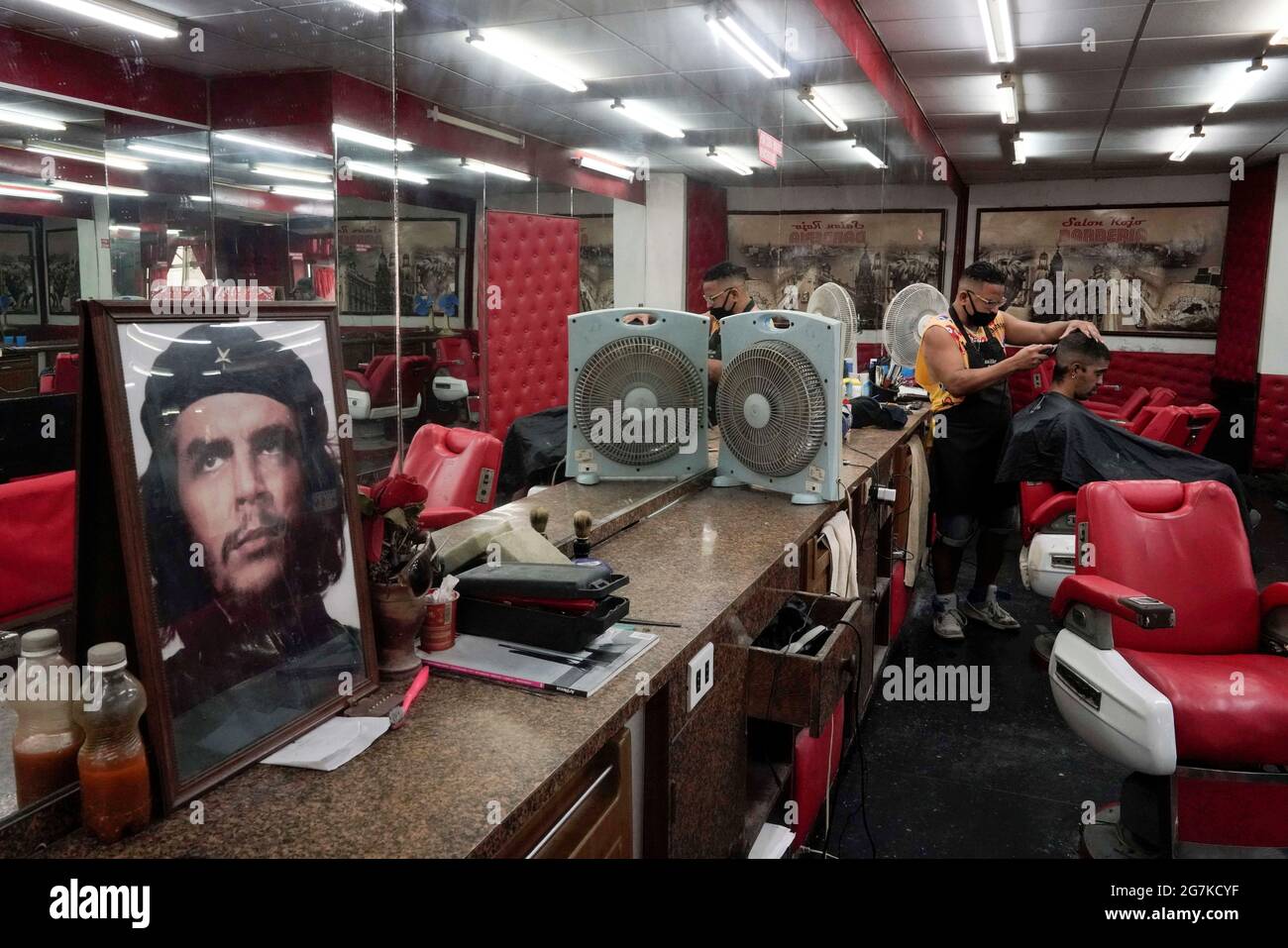 Barber shop havana cuba hi-res stock photography and images - Alamy