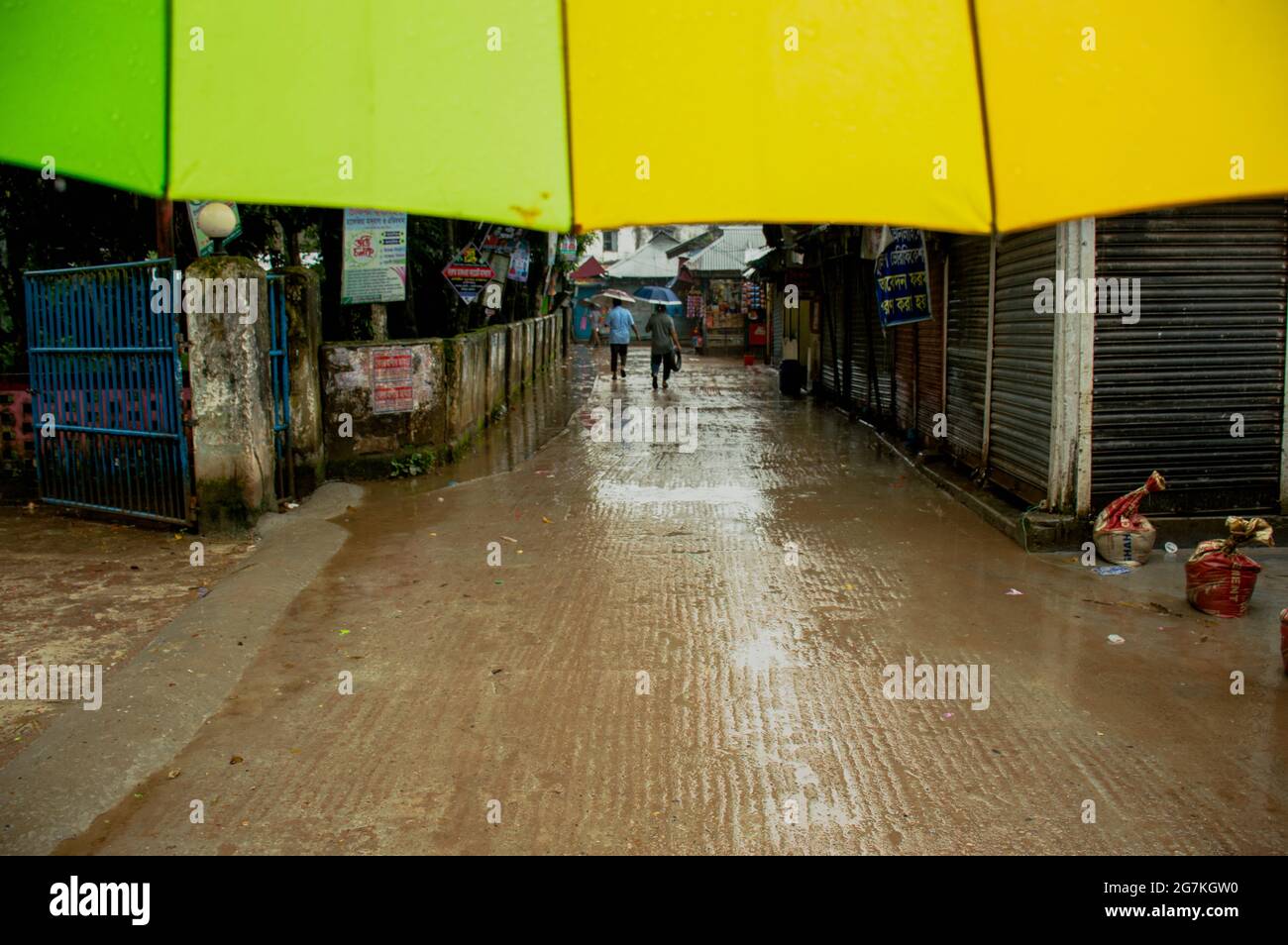 Muddy Village road Stock Photo - Alamy