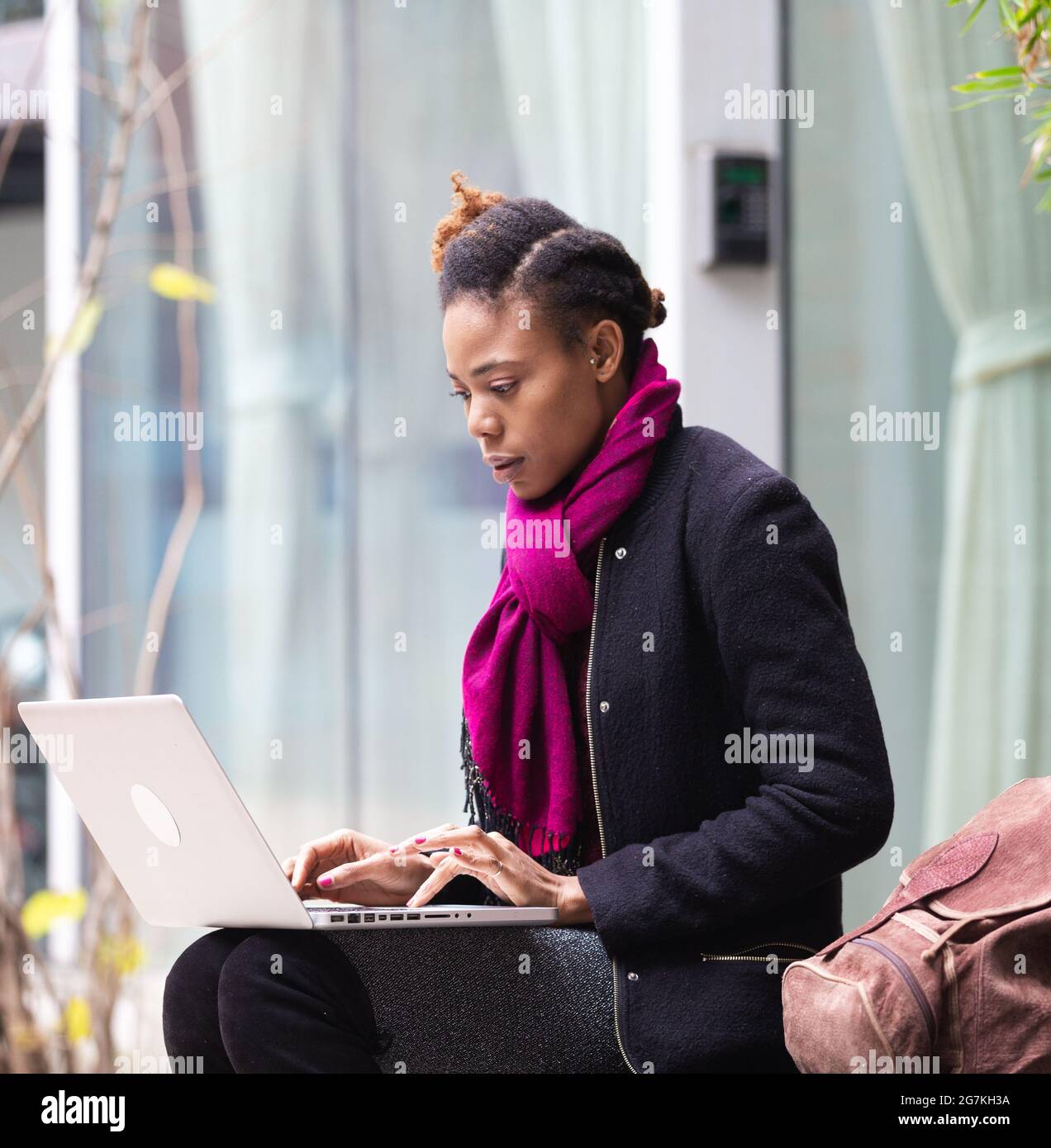 African women working computer hi-res stock photography and images - Alamy