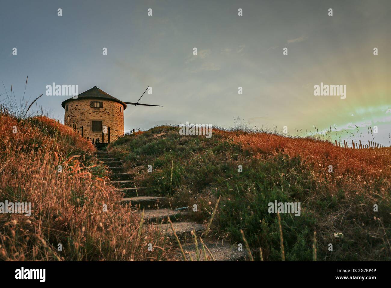 Old barn farm grain bin hi-res stock photography and images - Alamy